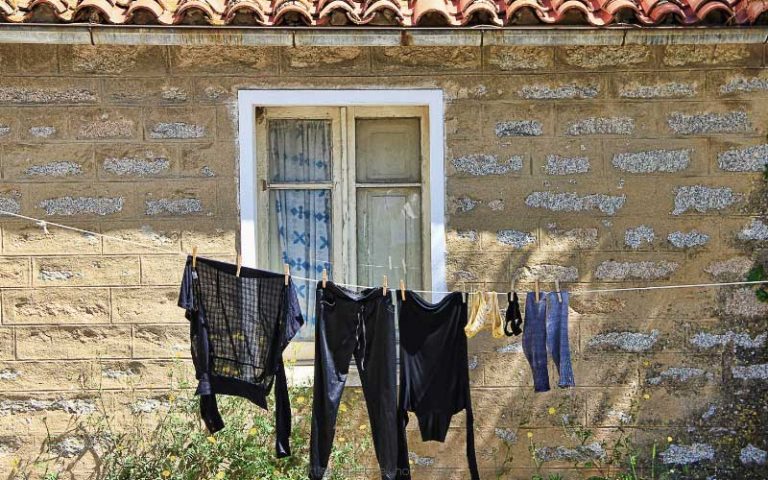 15 Practical Tips for Line Drying Your Clothes
